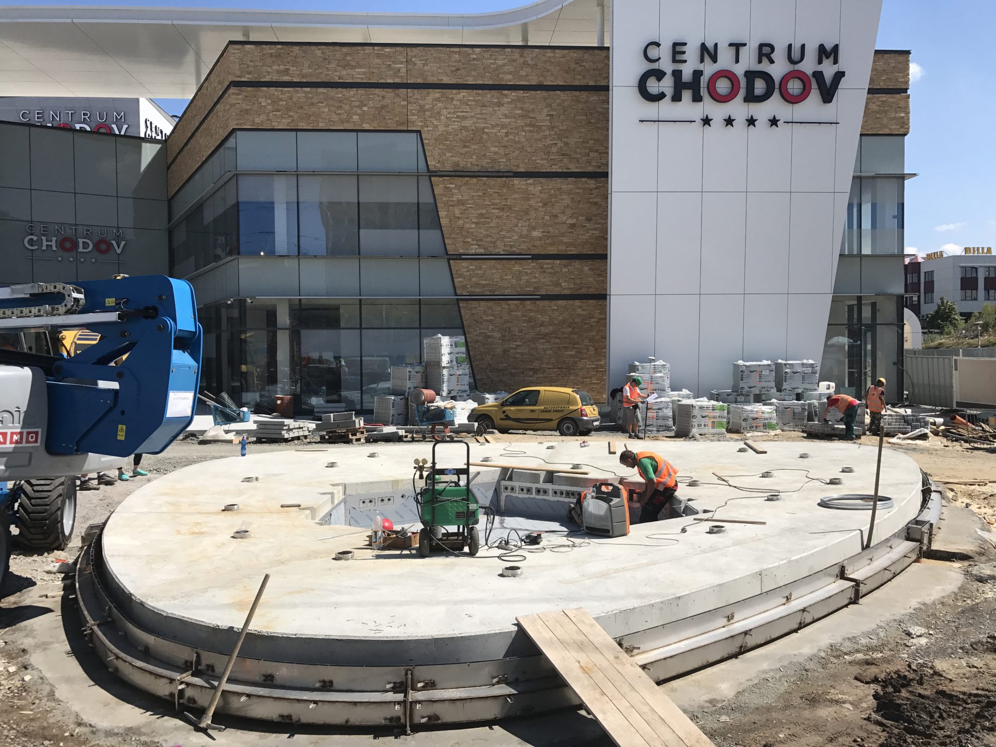 Co má společného OC Chodov a automobilka v Kvasinách? Společnost MEA ...